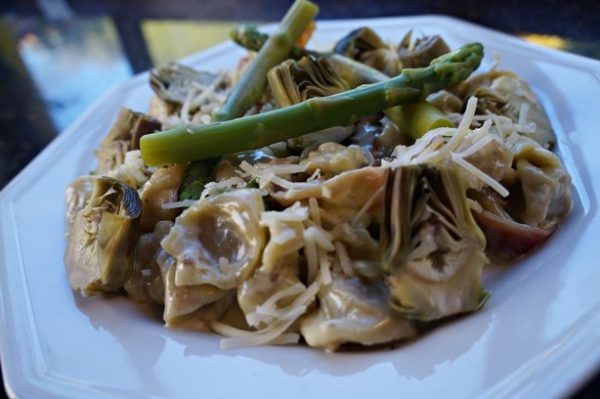 Agnoline com Molho de Gorgonzola, Mini Alcachofras e Parma